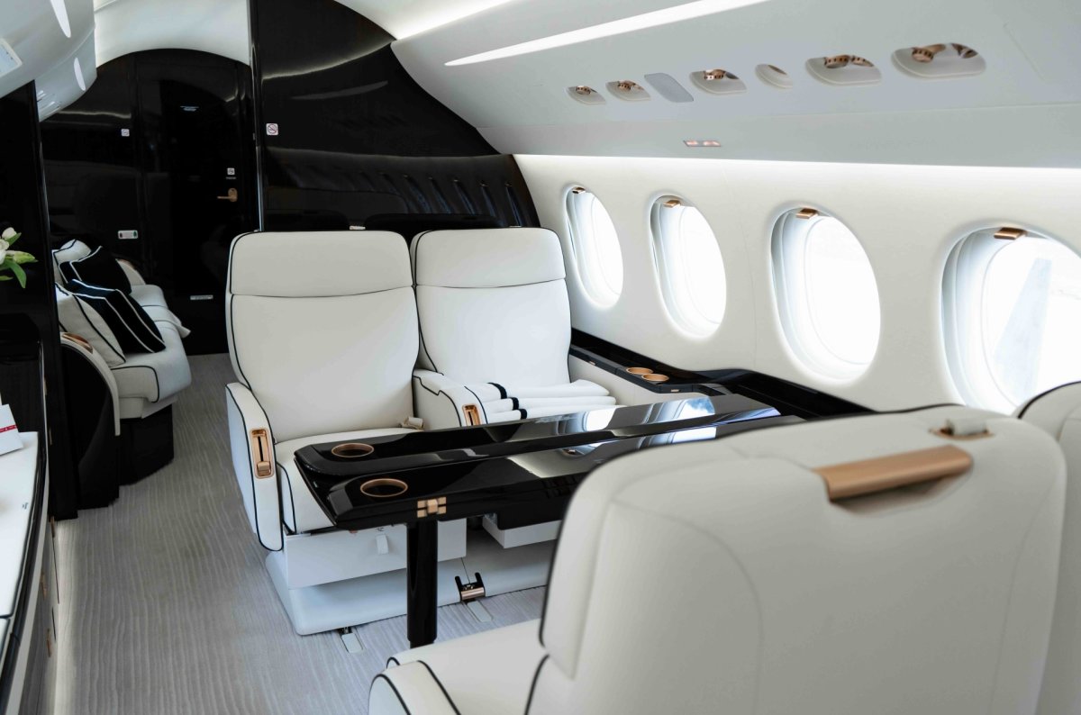 Dassault Falcon 7X paint & interior transformation